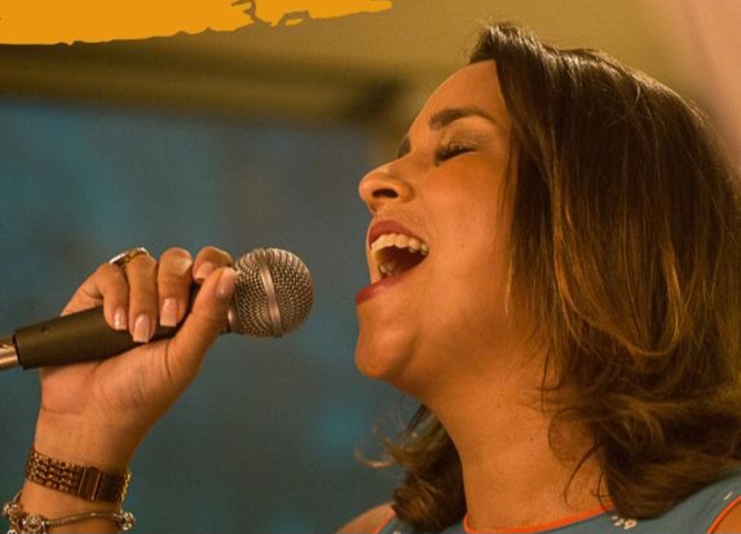 Cantora Natália Mota apresenta show "Memórias dos Festivais da Canção ...